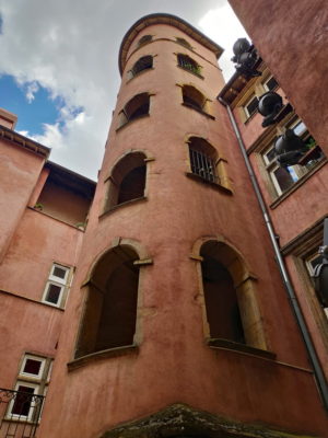 La tour rose à Lyon / maison du crible - Merveilles cachées