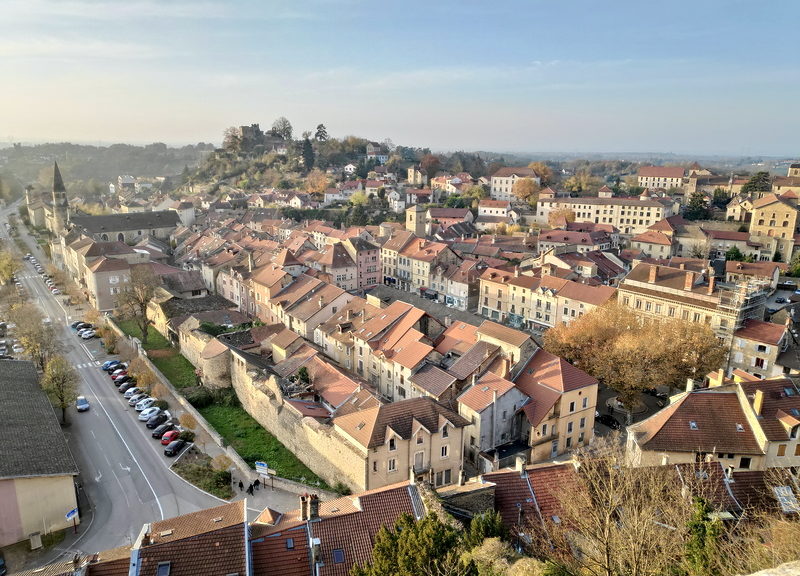 Crémieu, un village médiéval isérois - Merveilles cachées